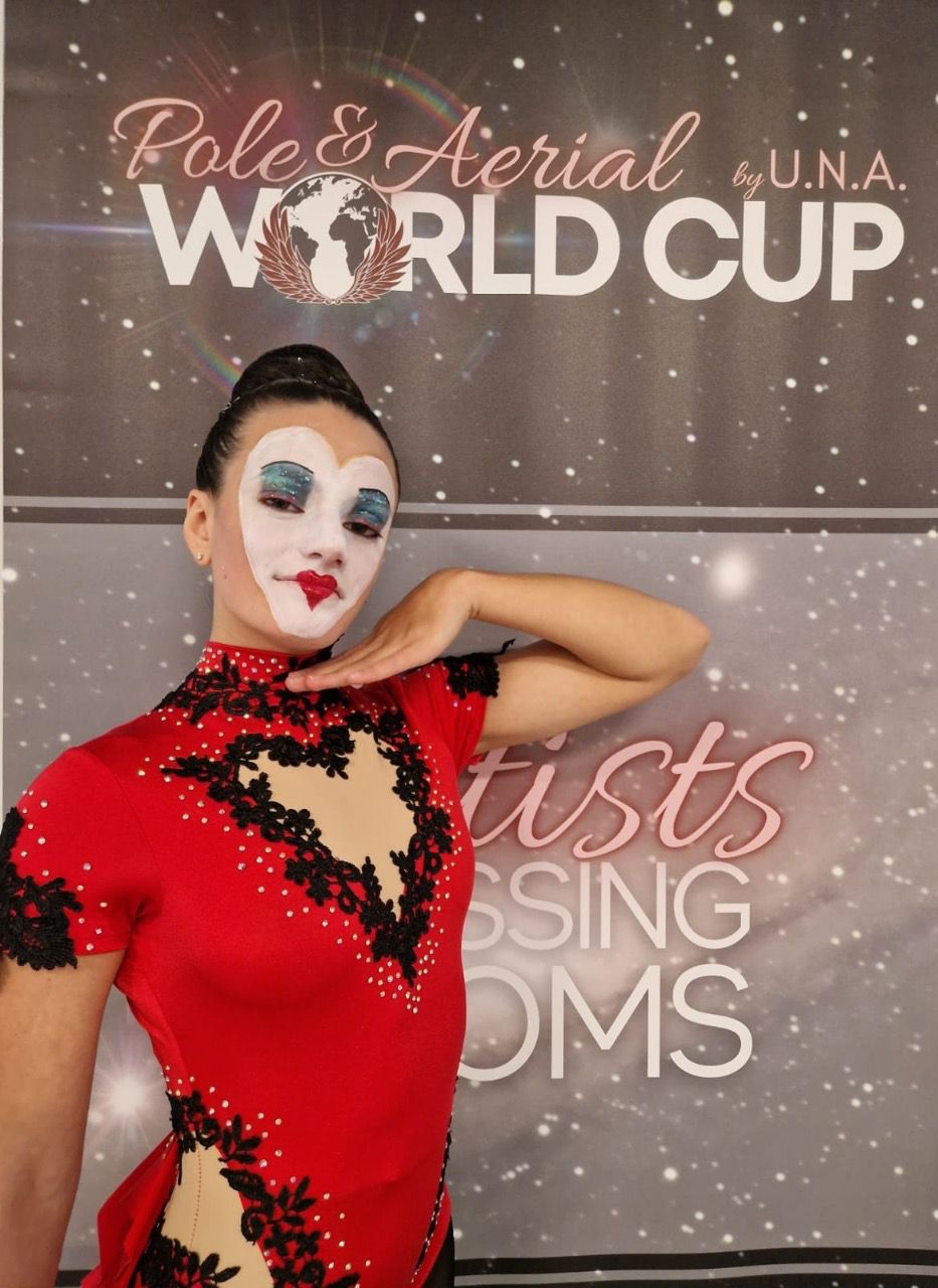 “Pole Dance Versilia e Arti Aeree” di Pietrasanta ha una propria stella sui gradini più alti del ...